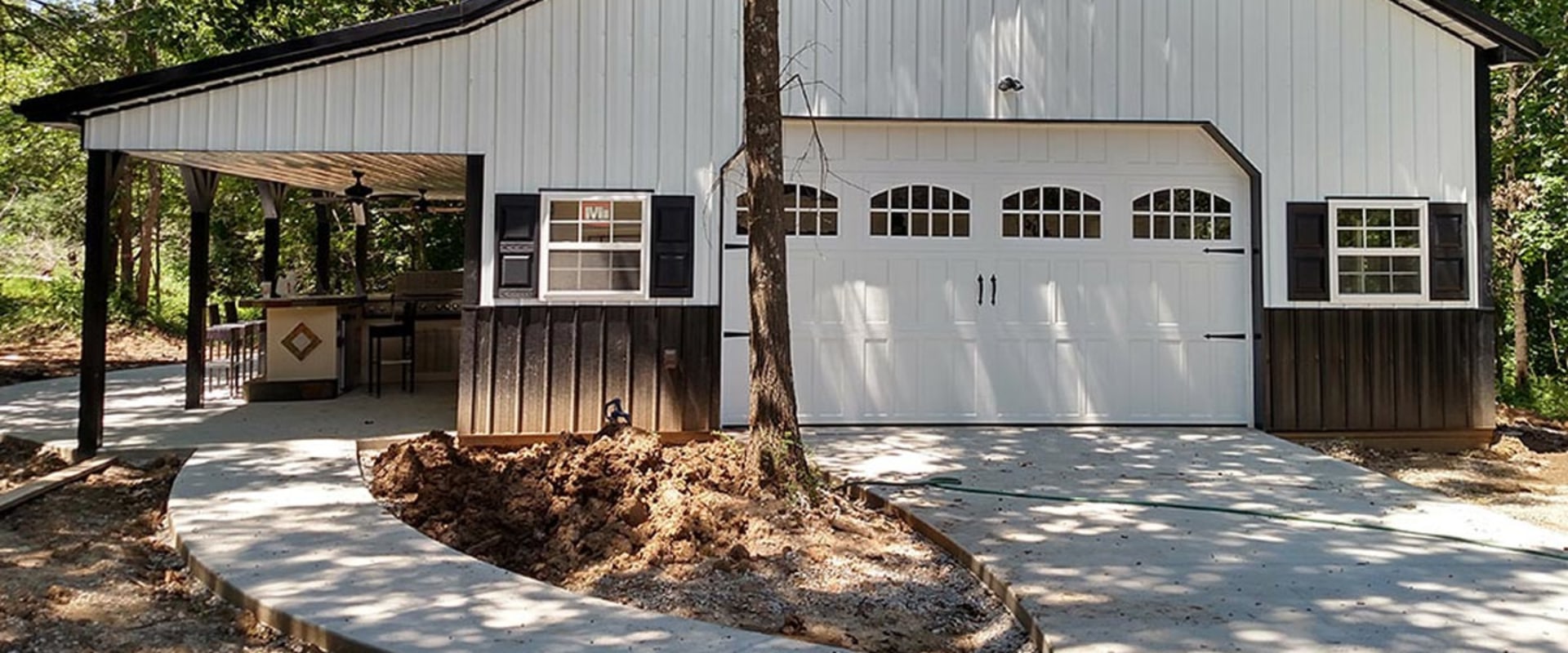 How much does it cost to put up a pole building?