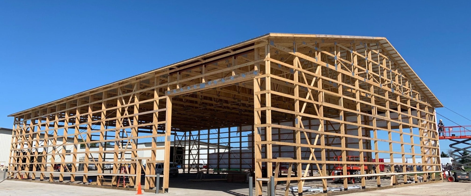 What makes a barn a pole barn?